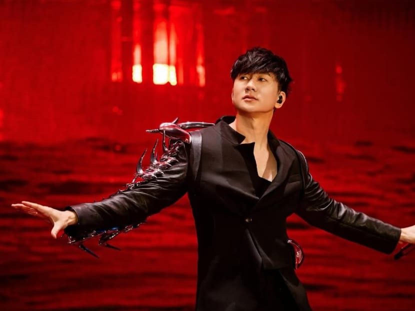 Singer JJ Lin reveals he has a heart condition during final show of ...