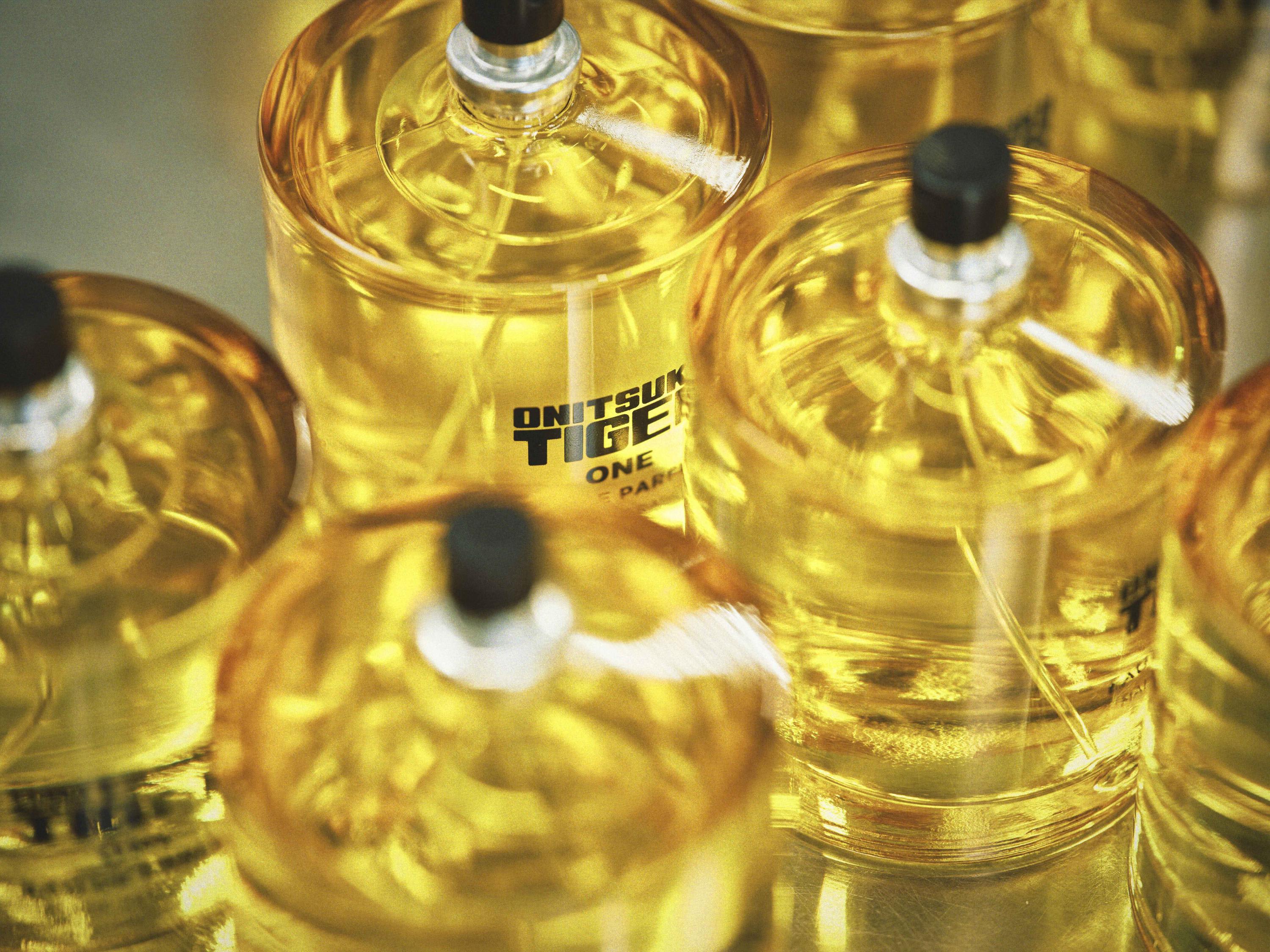 Onitsuka Tiger不只卖鞋！首推4款限量香水，把极简美学穿在身上 - vibes by 8world