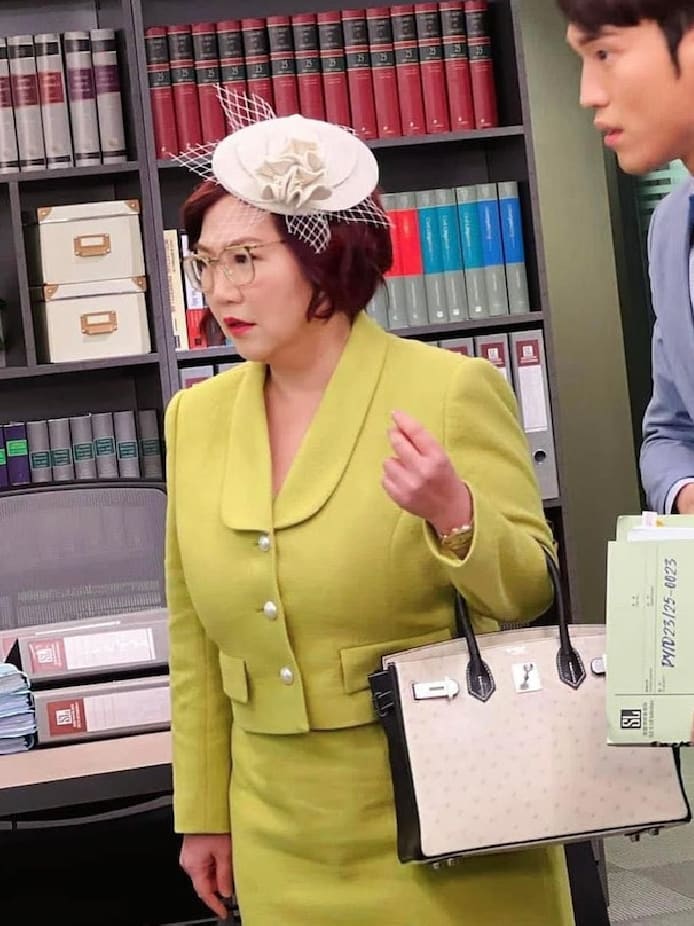 Celeb Fortune Teller Mak Ling Ling Carries Own Hermès Bags In TVB Drama ...
