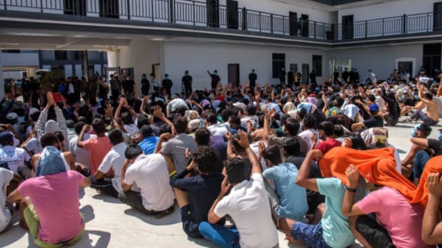 从缅甸电信诈骗集团获救 逾7000人等待被遣返回国 - 8world