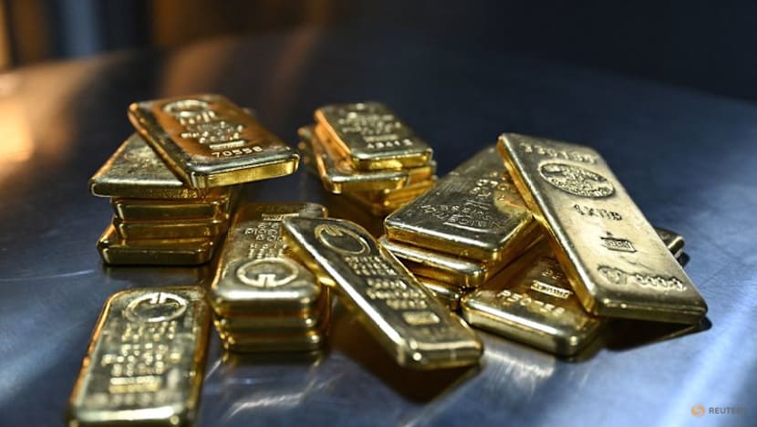 Gold soars past US$5,500 as investors seek safety - CNA