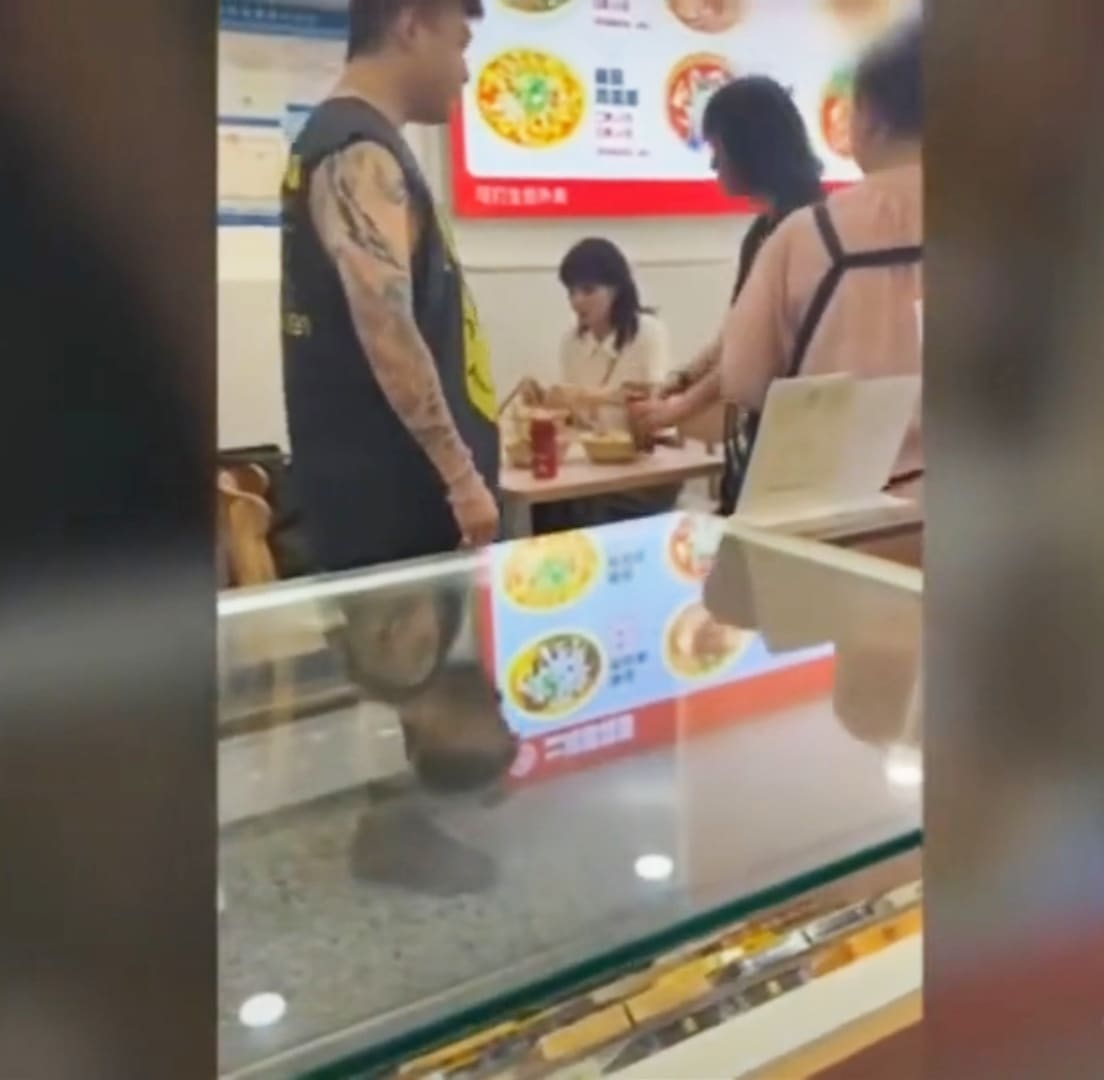 Carol Cheng Not Pleased About Being Secretly Filmed Eating Noodles In Chongqing - 8days