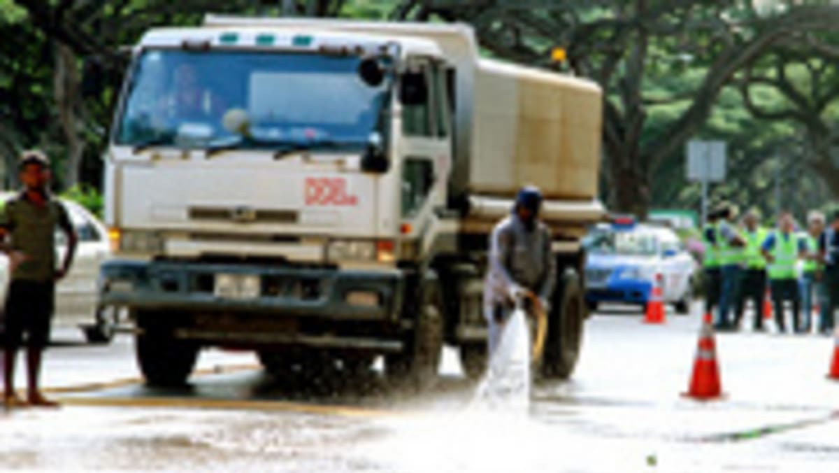Two lanes on ECP closed after mud spill - TODAY
