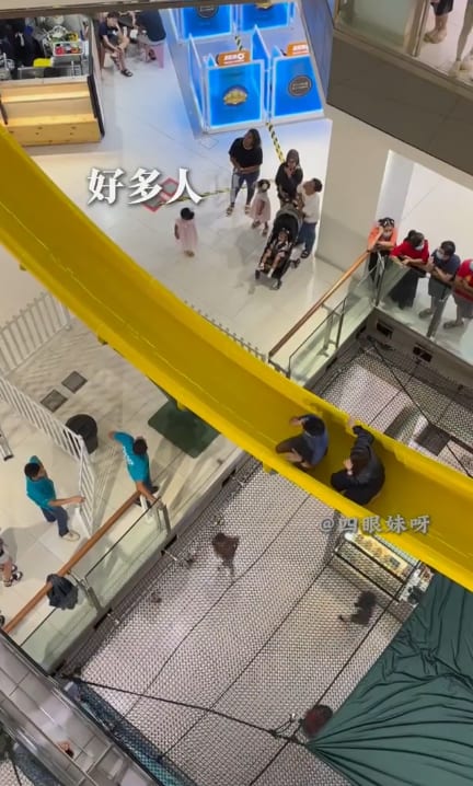 Riders Get Stuck On Viral ‘Slide To Nowhere’ In JB Mall - 8days