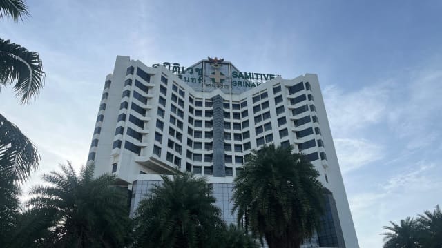 新航SQ321客机 今午抵达樟宜机场 - 8world