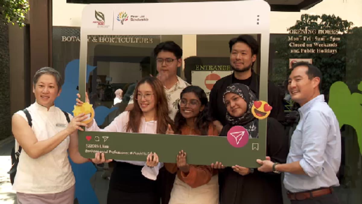 Lebih 220 belia terima Biasiswa NParks-Peter Lim, galak mereka ceburi ...