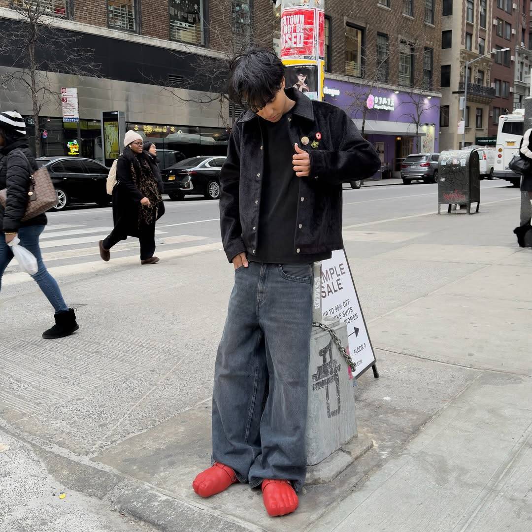 红巨人拖鞋来啦，穿上它你也能变 Red Hulk！ - vibes by 8world