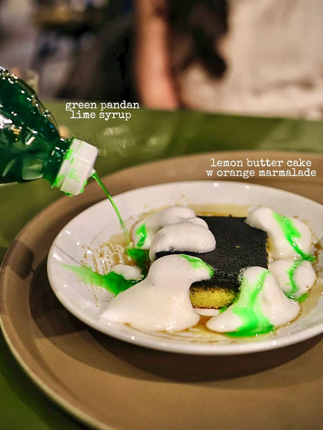 Would You Eat This $20 ‘Kitchen Sponge’ Cake With Soap Suds? - 8days