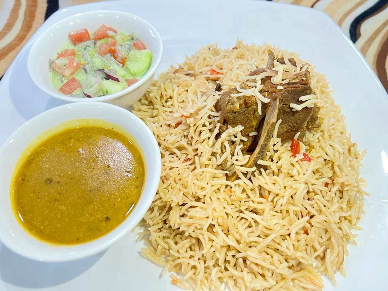 Pakistani Hawker Sells Dum Biryani In Smart Chef’s Uniform At Maxwell Food Centre - 8days