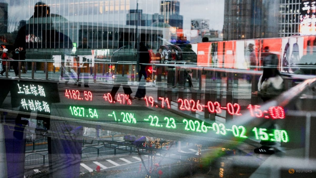 Mengapa China menindak broker saham luar negeri