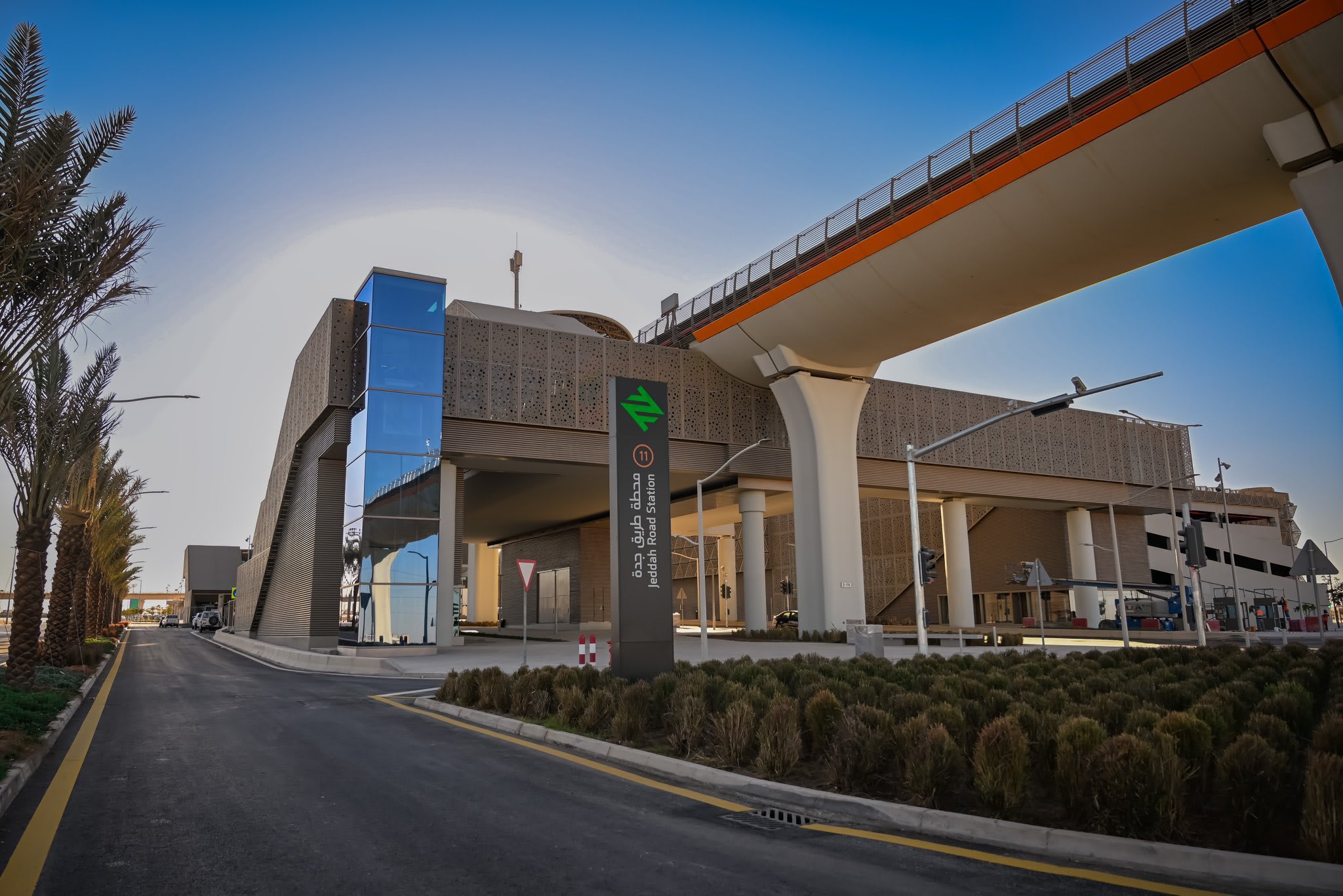 全球最长无人驾驶列车 沙特首都地铁全线启动 - 8world