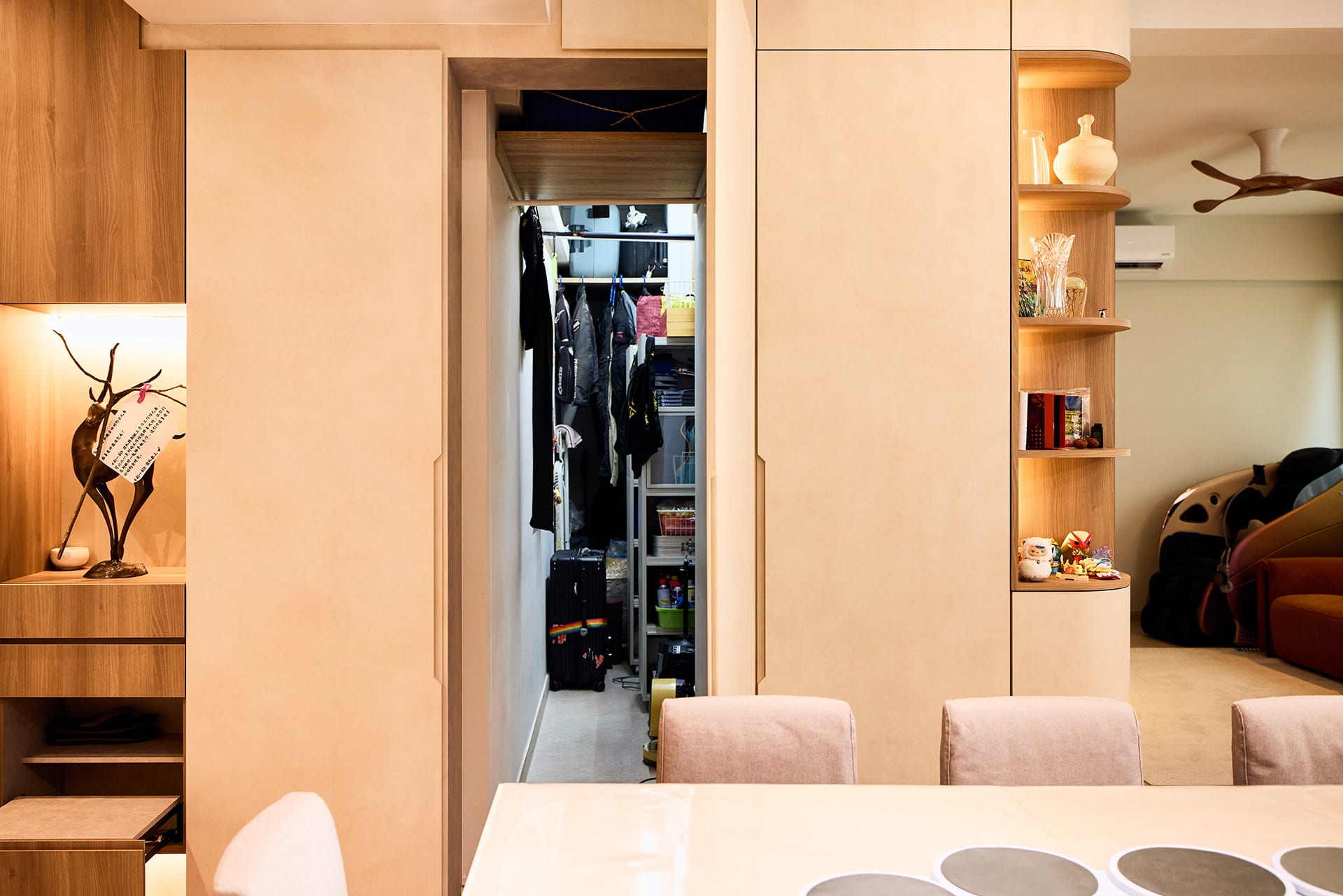 Darren Lim & Evelyn Tan Reclaim Master Bedroom From Their 4 Kids, Who ...