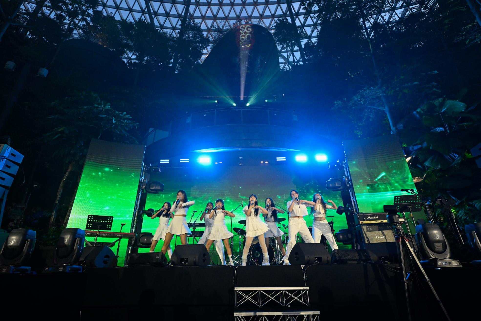 本地歌手齐聚“SG60 Homecoming Concert”，唱响新加坡的歌！ - vibes by 8world