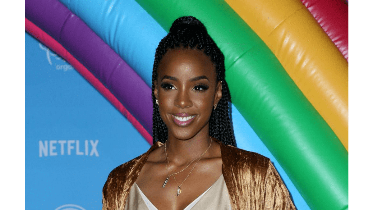 Kelly Rowland feels 'strong' as a mother - 8days