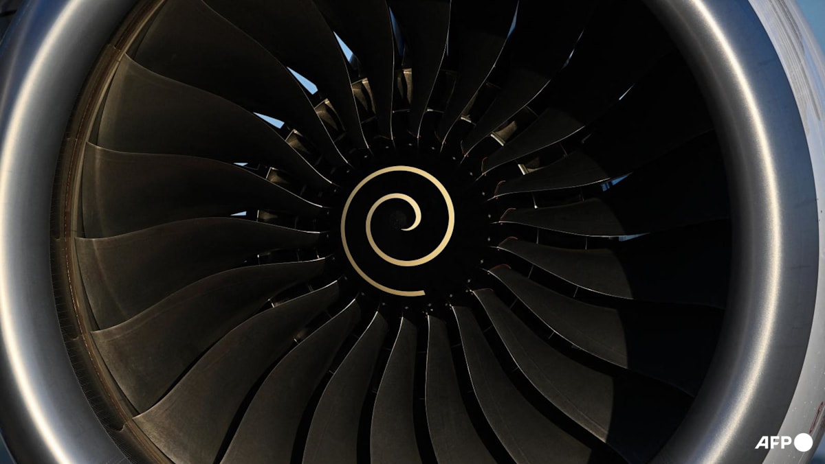 Calls for Rolls-Royce to explain A350 engine problem after Hong Kong ...