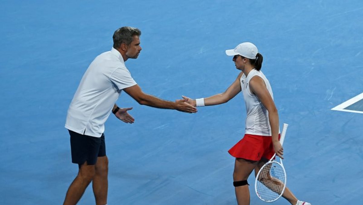 World number one Swiatek parts ways with coach Wiktorowski - CNA