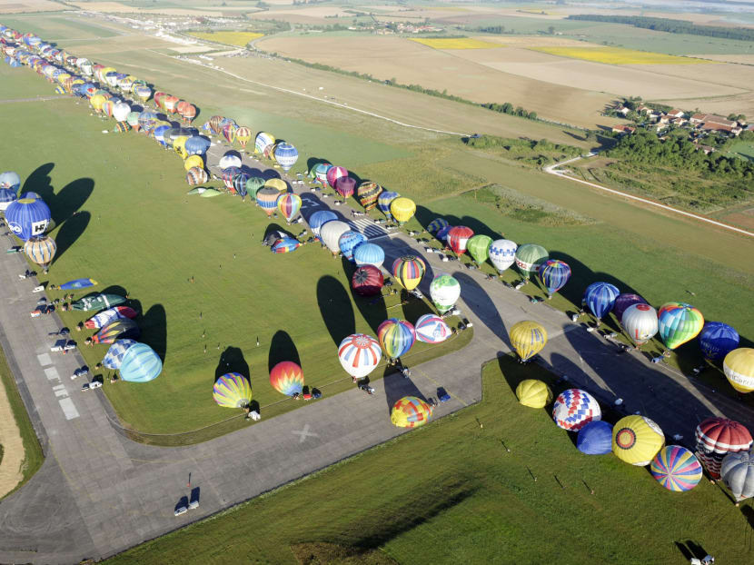 Hot air balloon launch in France soars past record - TODAY