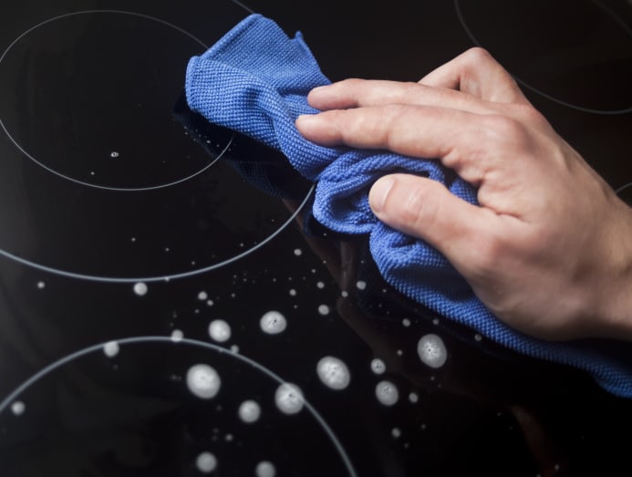 How a portable induction hob works and how to take care of it - CNA ...