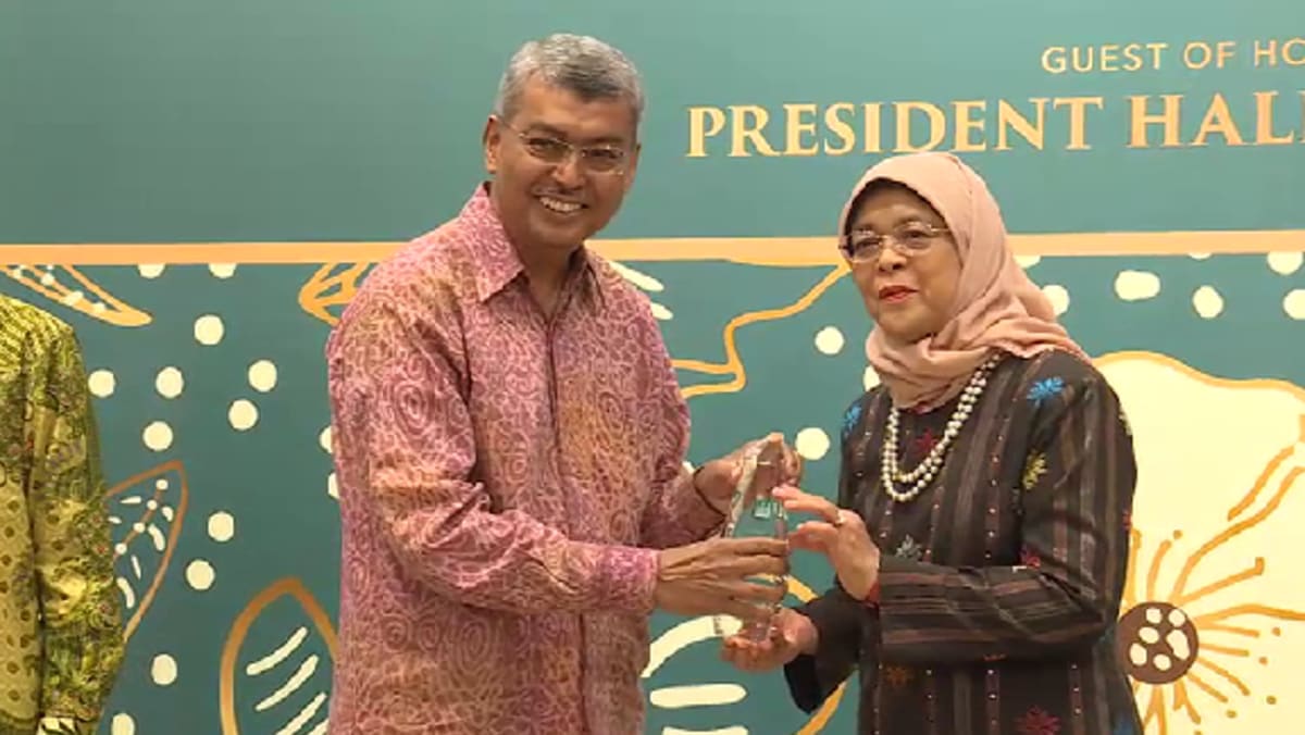 Dr Abdul Razak Chanbasha terima penghargaan tertinggi MUIS - BERITA ...