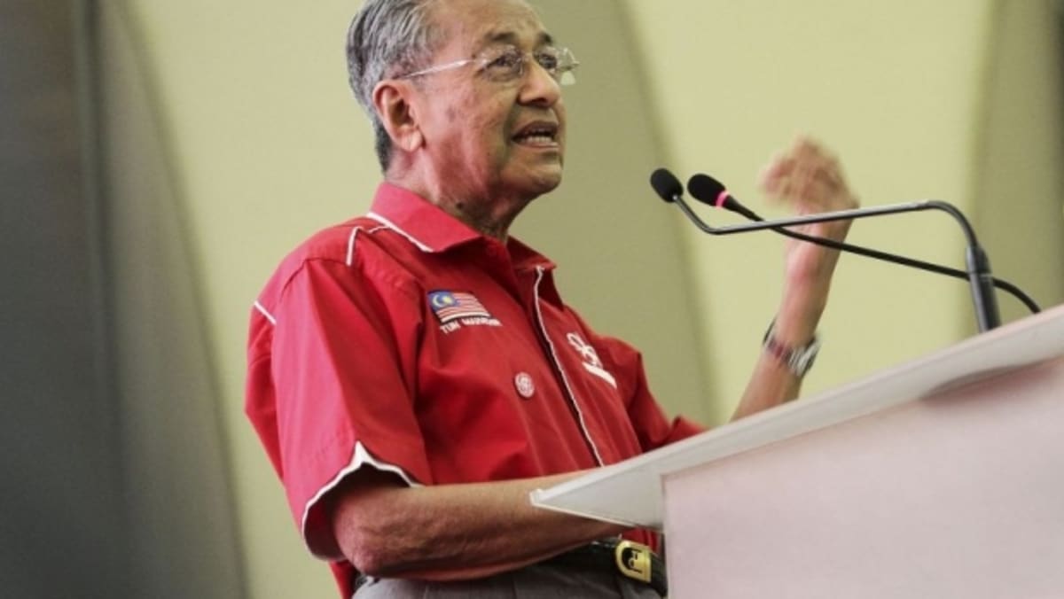 Mahathir's party temporarily disbanded by the Malaysian authorities - TODAY