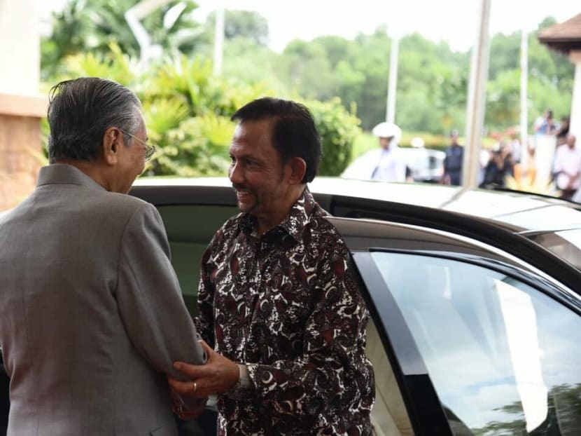 Brunei Sultan first foreign leader to call on Malaysian PM Mahathir - TODAY