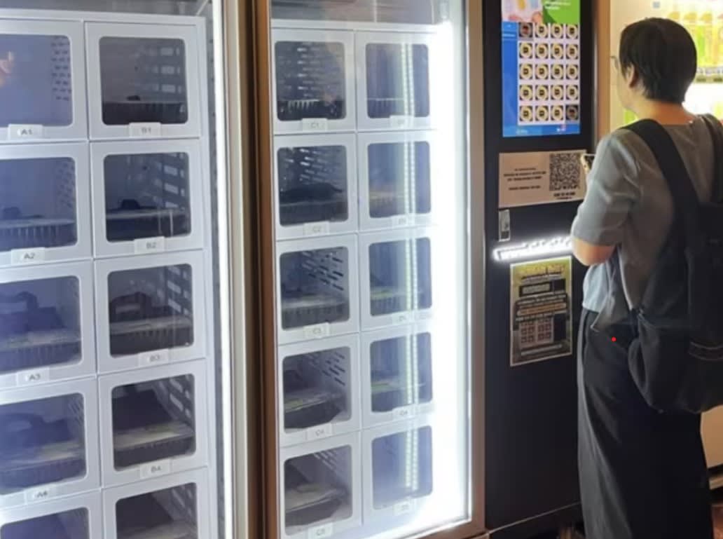 24/7 Durians, Now A Reality: Durian Vending Machines Debut In S’pore ...