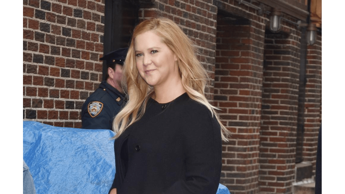 Amy Schumer and Emily Ratajkowski arrested - 8days
