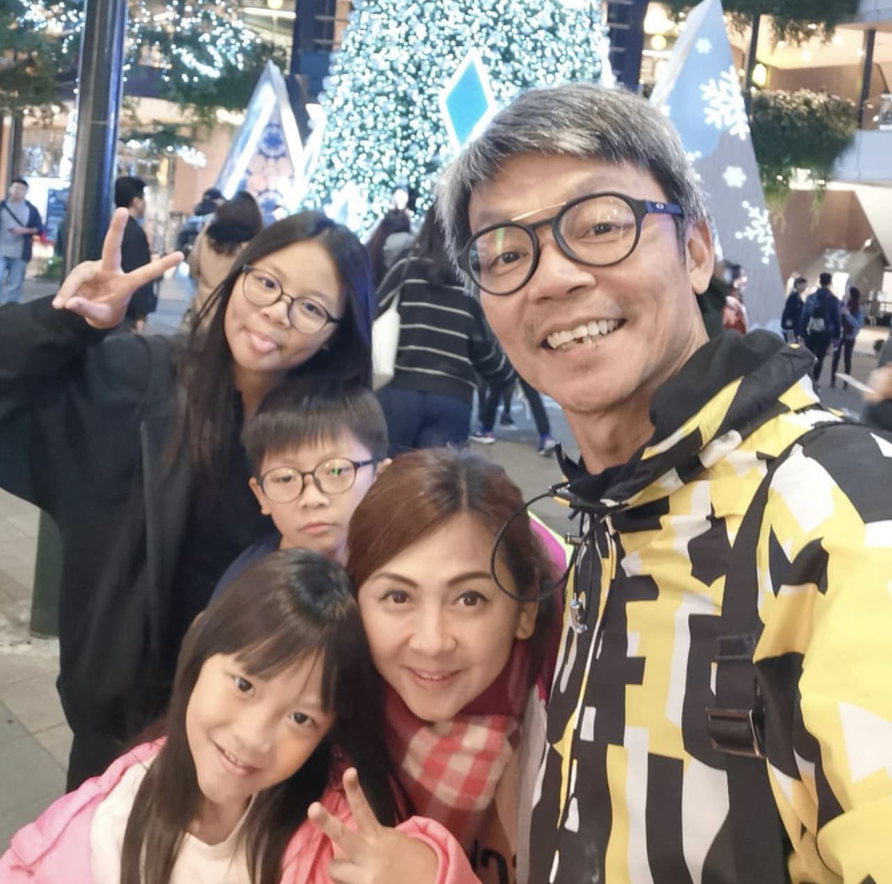 Mark Lee Didn't Cry During His Daughter's Kidney Disease Test 'Cos He ...