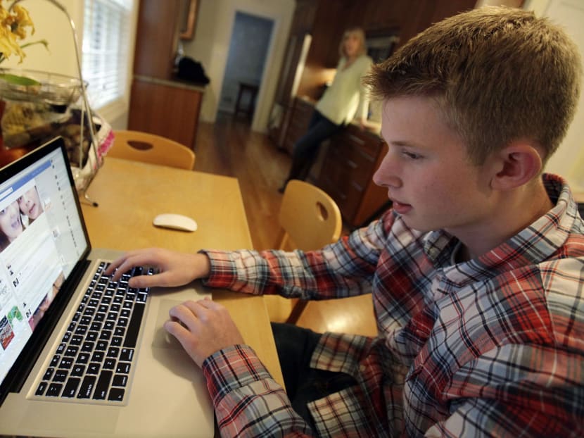 Limit kids’ texts and online time, docs tell parents - TODAY