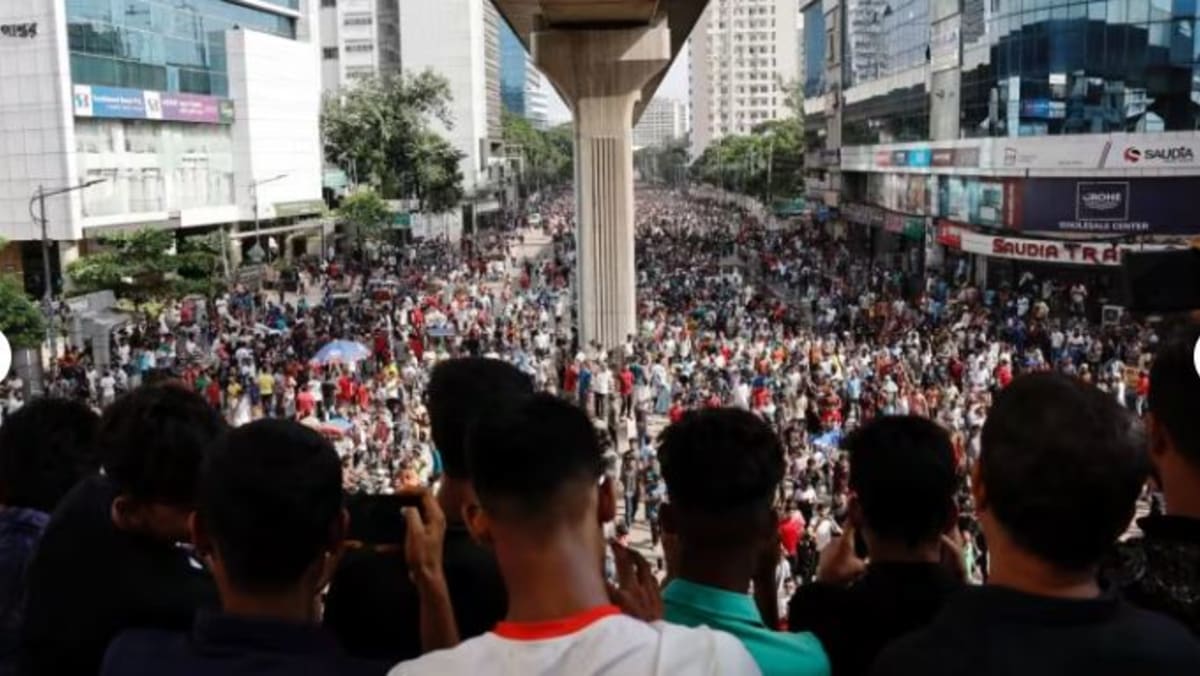 "பங்களாதேஷில் இருந்து தப்பியோடிய திருவாட்டி ஷேக் ஹசினா இந்தியாவில் ...