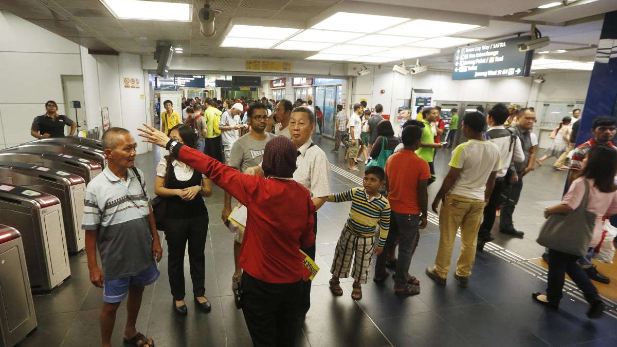 MRT stations' closure in Dec: Commuters want info on other transport ...