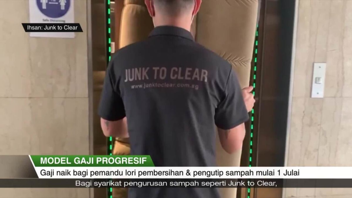 Gaji pemandu lori pembersihan, pengutip sampah naik mulai 1 Julai - BERITA Mediacorp
