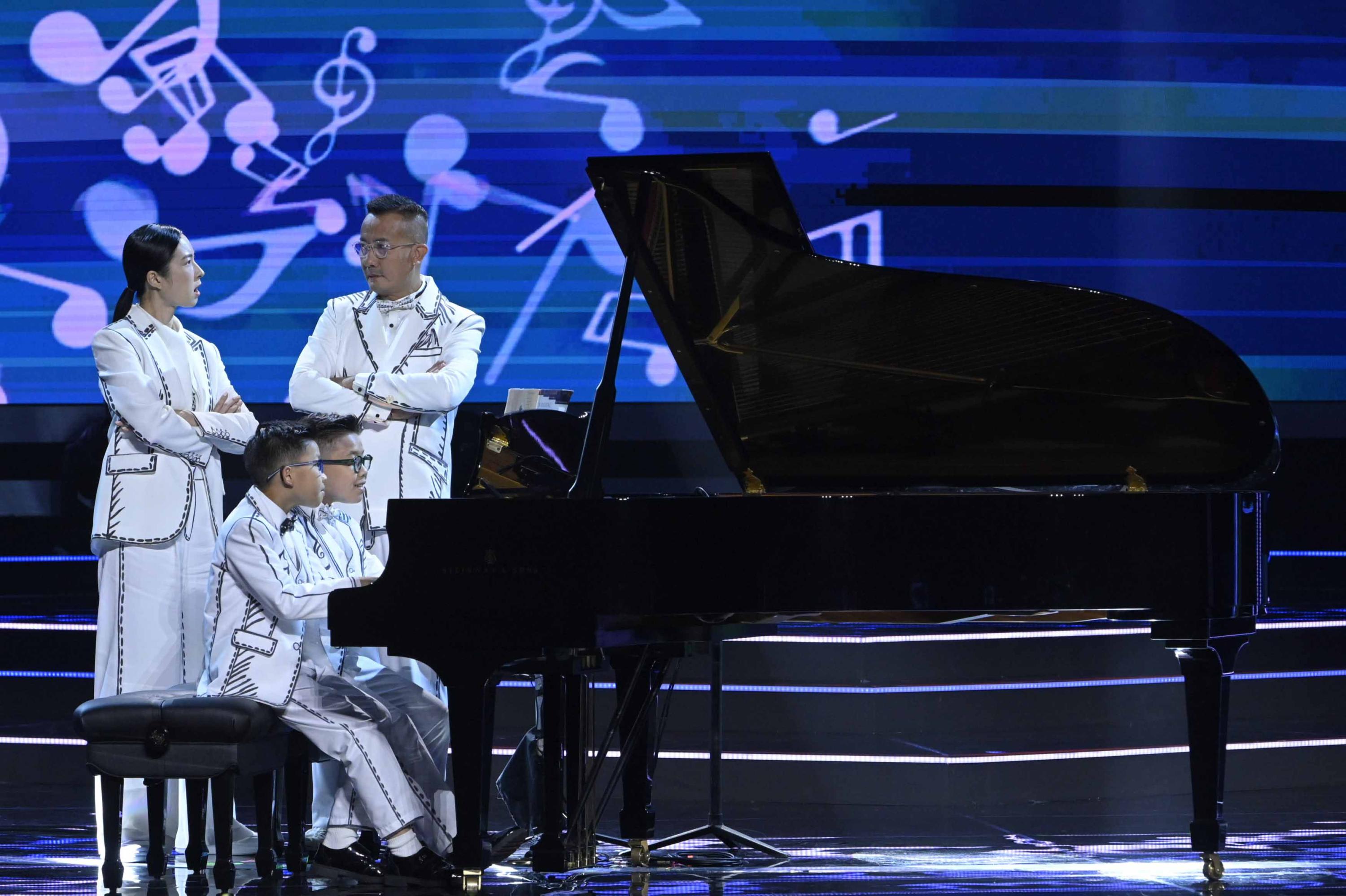 陈雷、钟镇涛等海内外艺人献艺，《心手相连献爱心》筹逾260万新元 - vibes by 8world