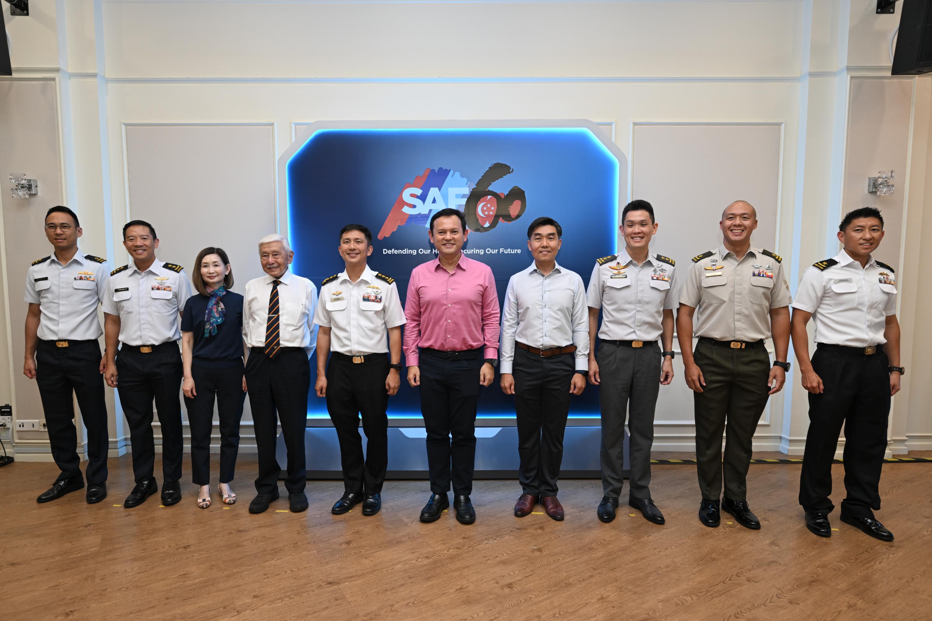 武装部队举办纪念展 欢庆成立60周年 - 8world