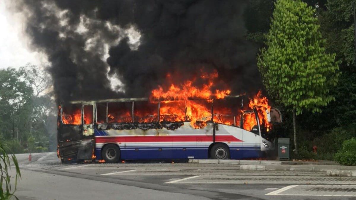 Bus catches fire at Botanic Gardens car park, no injuries reported - TODAY