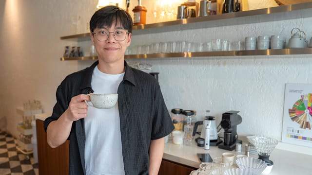 金融系毕业生转行泡咖啡 35岁咖啡师夺全国冠军 - 8world