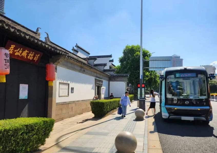 Woman Impressed By China’s Driverless Buses, Where Fares Start From S$0 ...