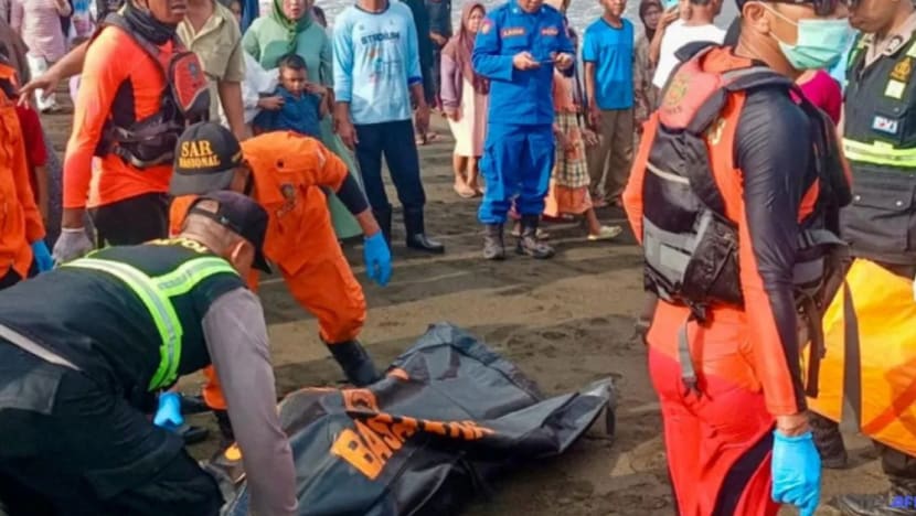 Indonesia gantung sementara operasi cari 30 mangsa tragedi feri karam ...