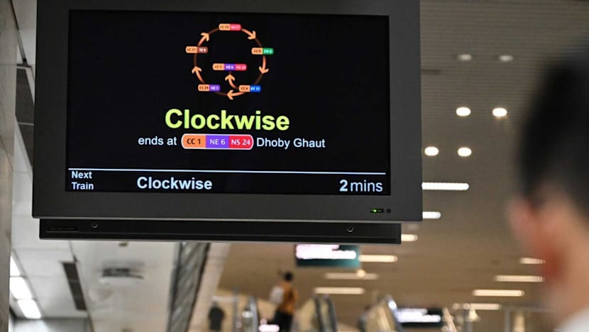 Circle Line to show clockwise, anticlockwise directions when full loop ...