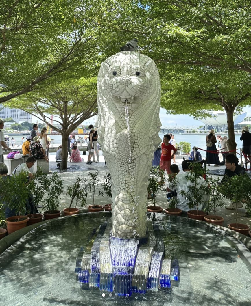 Tourist Says She’s “A Little Disappointed” After Seeing Merlion Statue ...