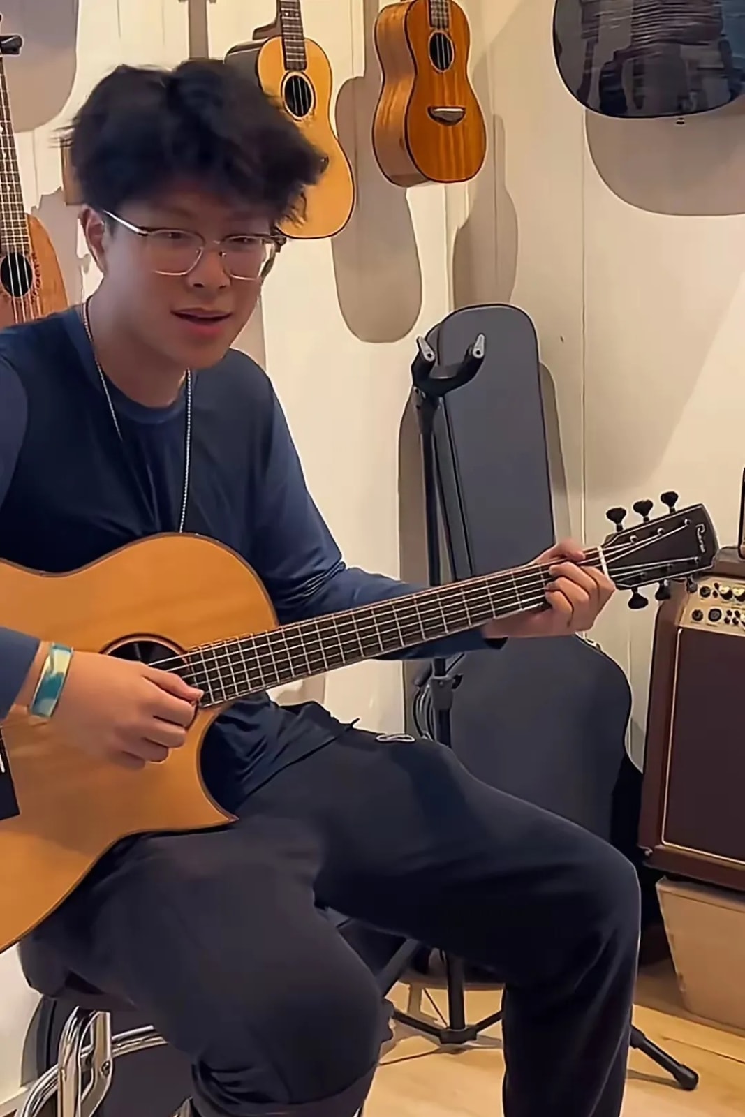 Alex Man’s Son, 22, Wows With Good Looks And Musical Talent - 8days