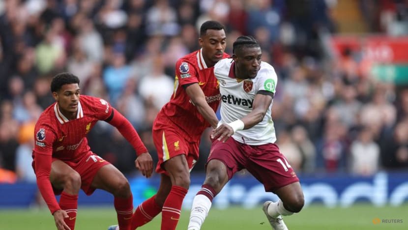 Liverpool leave it late to close in on title, Man Utd lose again - CNA