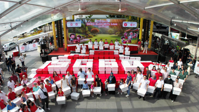 牛车水-金声基层组织向1000户弱势家庭派发礼盒 - 8world