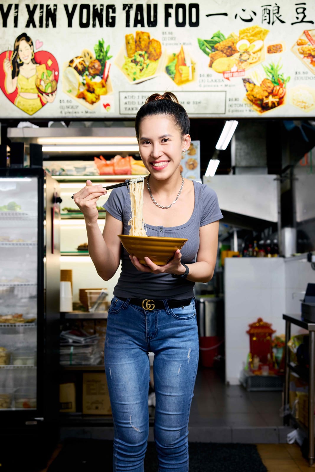 Vietnamese Hawker Whose Family Owns 3 Houses & A Biz Back Home, Sells ...