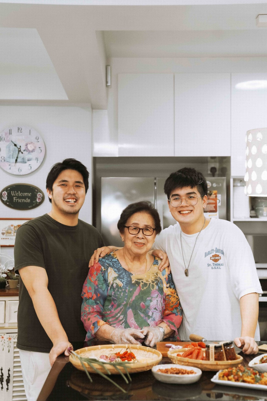 20-Year-Old Sells Tasty Abalone Glutinous Rice Using 85-Year-Old Ah Ma ...