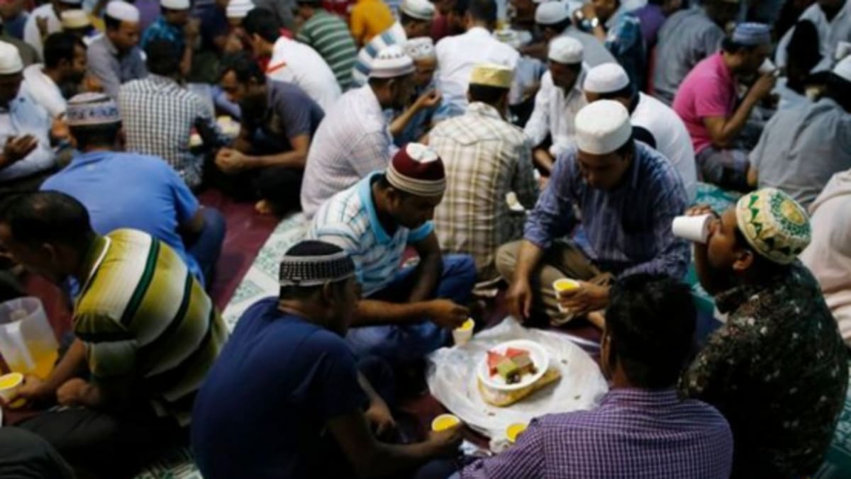 Muslims to contribute more to mosque building fund starting June - TODAY