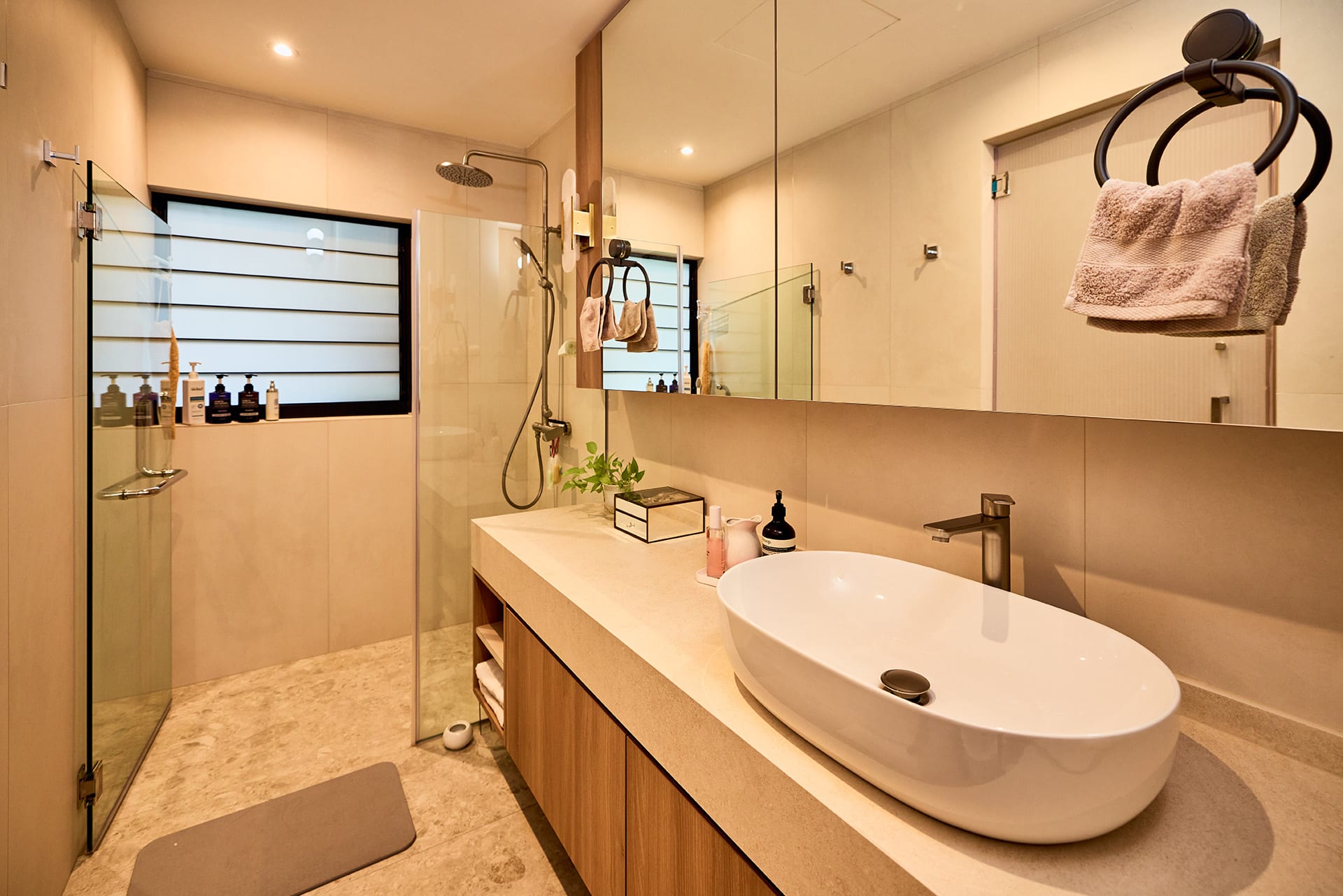 Darren Lim & Evelyn Tan Reclaim Master Bedroom From Their 4 Kids, Who ...