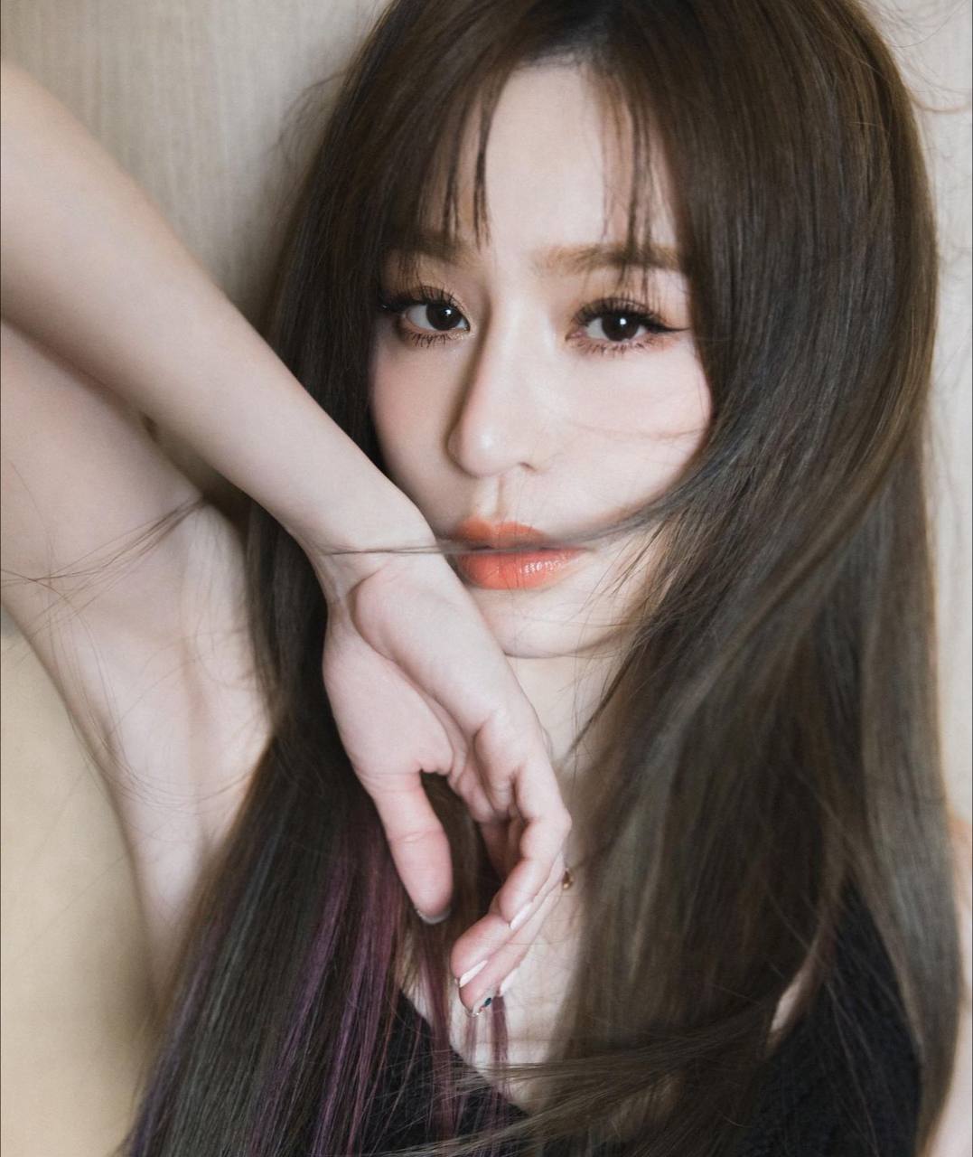 Cyndi Wang, 41, Really Doesn't Want Netizens To Think She Needs Reading Glasses - 8days