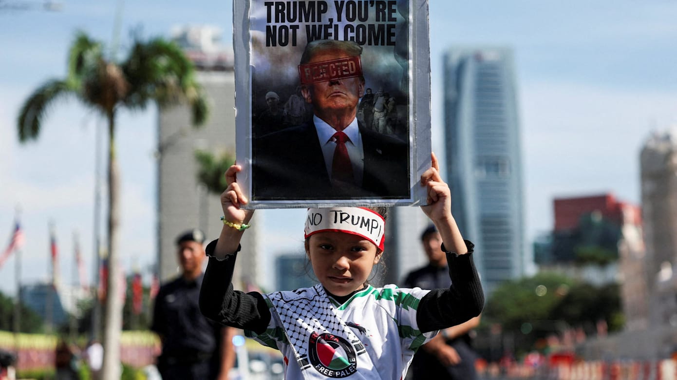 马国“拒绝特朗普”集会聚集200人 集会者要特朗普离开 - 8world