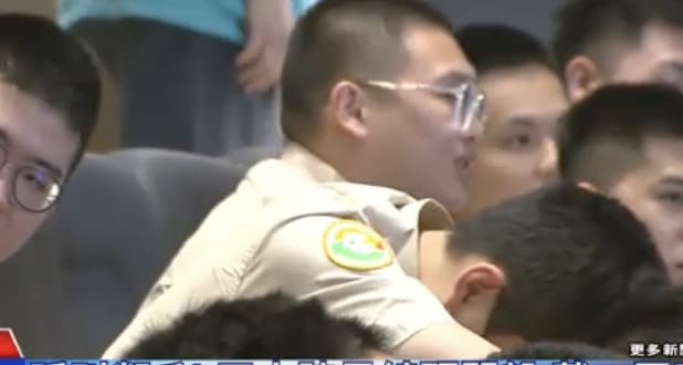 Wang Ta Lu Seen Hiding From Cameras While Fellow Army Boy Greg Hsu Performs At Military Event ...